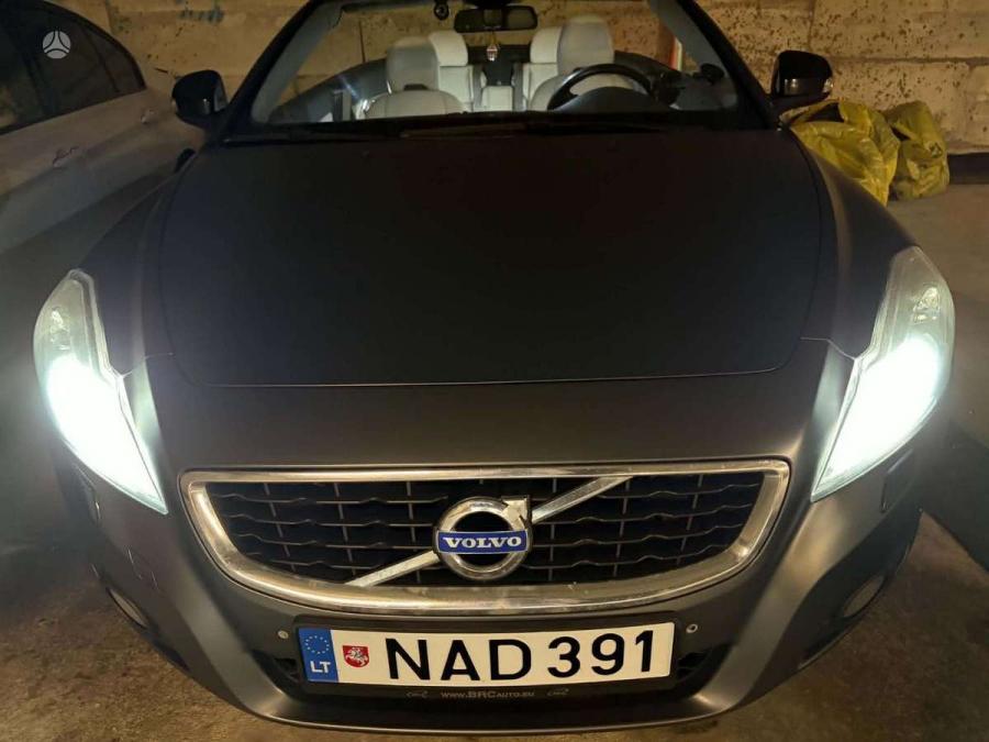 Black Volvo C70 2010 in Vilnius, with an engine capacity of 1.98 L and mileage of 260 thousand km for 4200 €, photo 26 on AUTOMOTO.COM.LV
