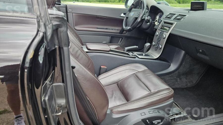 Black Volvo C70 2011 in Riga, with an engine capacity of 2.00 L and mileage of 216 thousand km for 8490 €, photo 9 on AUTOMOTO.COM.LV