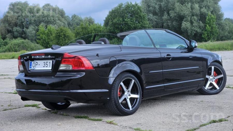 Black Volvo C70 2011 in Riga, with an engine capacity of 2.00 L and mileage of 216 thousand km for 8490 €, photo 15 on AUTOMOTO.COM.LV