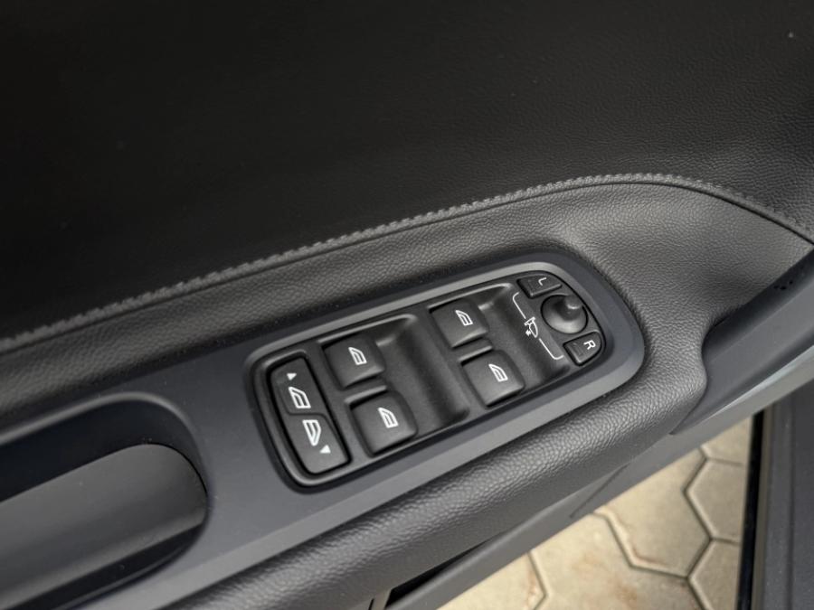 Black Volvo C70 2011 in Riga, with an engine capacity of 2.00 L and mileage of 269 thousand km for 7290 €, photo 14 on AUTOMOTO.COM.LV