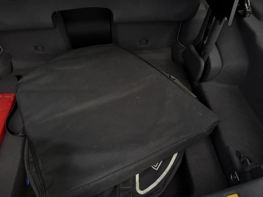 Black Volvo C70 2011 in Riga, with an engine capacity of 2.00 L and mileage of 269 thousand km for 7290 €, photo 18 on AUTOMOTO.COM.LV