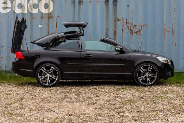 Melns Volvo C70 2011 Rīga, ar dzinēja tilpumu 2.00 L un nobraukumu 264 tūkst. km par 8995 €, foto 5 vietnē AUTOMOTO.COM.LV