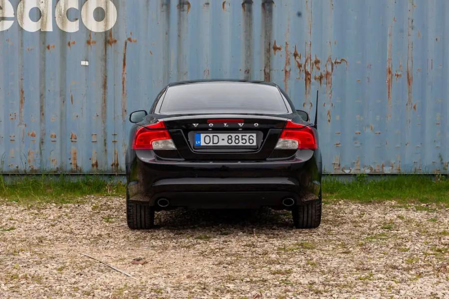 Melns Volvo C70 2011 Rīga, ar dzinēja tilpumu 2.00 L un nobraukumu 264 tūkst. km par 8995 €, foto 13 vietnē AUTOMOTO.COM.LV