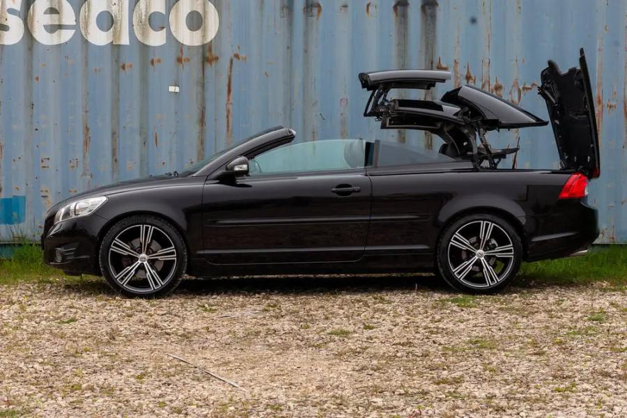 Melns Volvo C70 2011 Rīga, ar dzinēja tilpumu 2.00 L un nobraukumu 264 tūkst. km par 8995 €, foto 18 vietnē AUTOMOTO.COM.LV