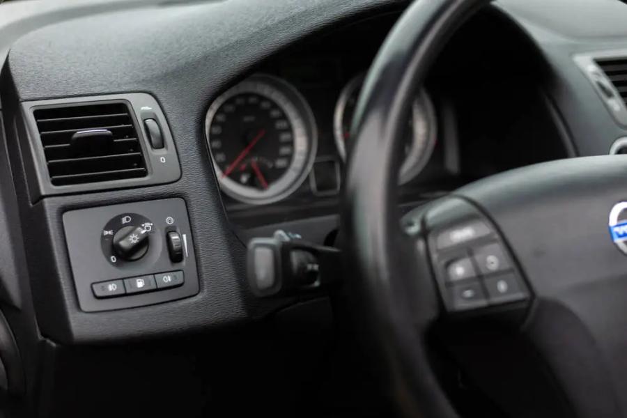 Melns Volvo C70 2011 Rīga, ar dzinēja tilpumu 2.00 L un nobraukumu 264 tūkst. km par 8995 €, foto 25 vietnē AUTOMOTO.COM.LV