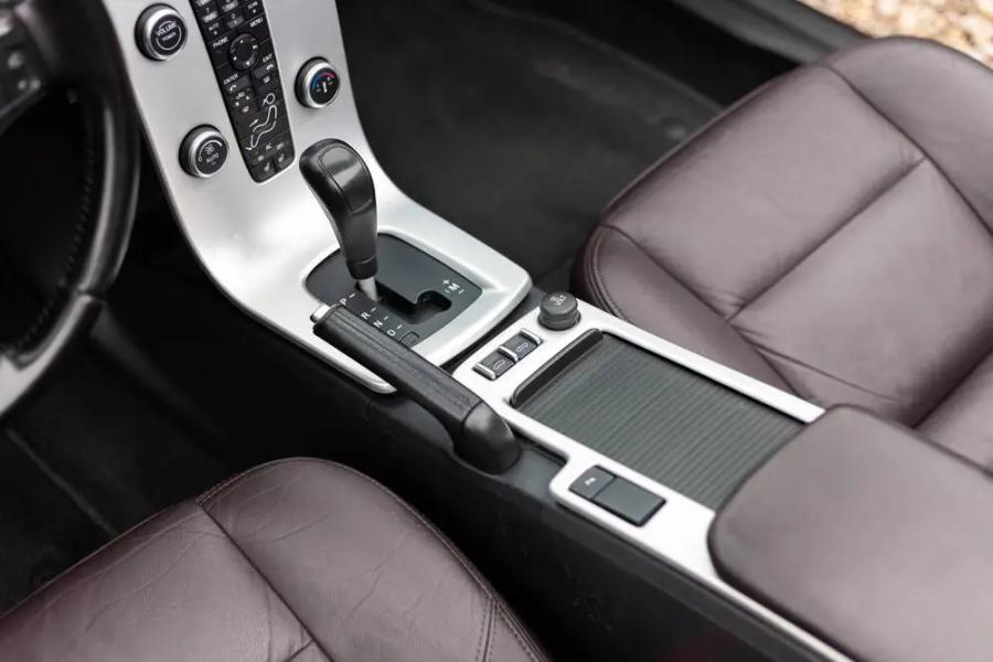 Melns Volvo C70 2011 Rīga, ar dzinēja tilpumu 2.00 L un nobraukumu 264 tūkst. km par 8995 €, foto 26 vietnē AUTOMOTO.COM.LV