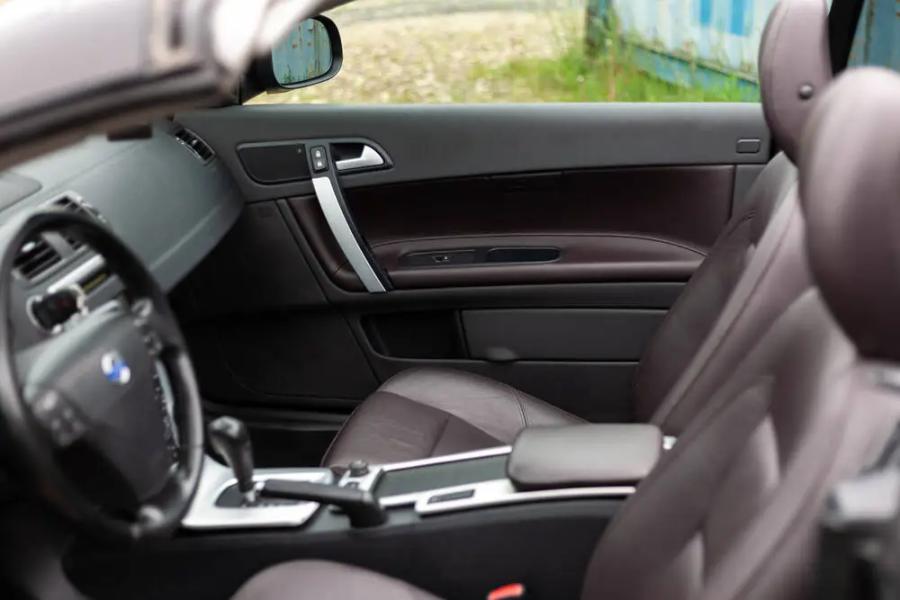 Melns Volvo C70 2011 Rīga, ar dzinēja tilpumu 2.00 L un nobraukumu 264 tūkst. km par 8995 €, foto 27 vietnē AUTOMOTO.COM.LV