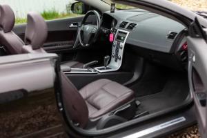 Melns Volvo C70 2011 Rīga, ar dzinēja tilpumu 2.00 L un nobraukumu 264 tūkst. km par 8995 €, foto 29 vietnē AUTOMOTO.COM.LV