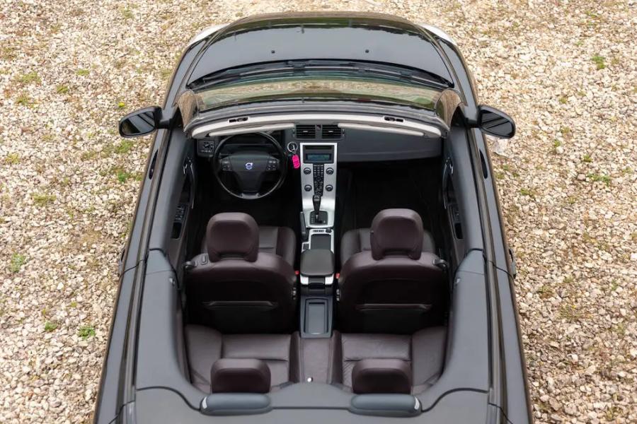 Melns Volvo C70 2011 Rīga, ar dzinēja tilpumu 2.00 L un nobraukumu 264 tūkst. km par 8995 €, foto 32 vietnē AUTOMOTO.COM.LV