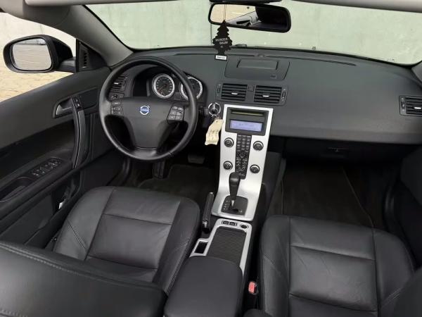 Melns Volvo C70 2011 Rīga, ar dzinēja tilpumu 2.00 L un nobraukumu 269 tūkst. km par 7290 €, foto 9 vietnē AUTOMOTO.COM.LV
