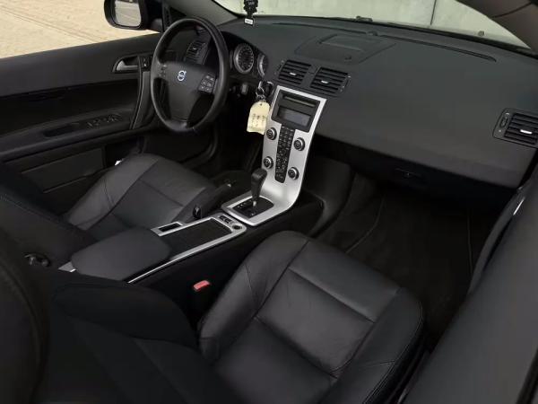 Melns Volvo C70 2011 Rīga, ar dzinēja tilpumu 2.00 L un nobraukumu 269 tūkst. km par 7290 €, foto 10 vietnē AUTOMOTO.COM.LV