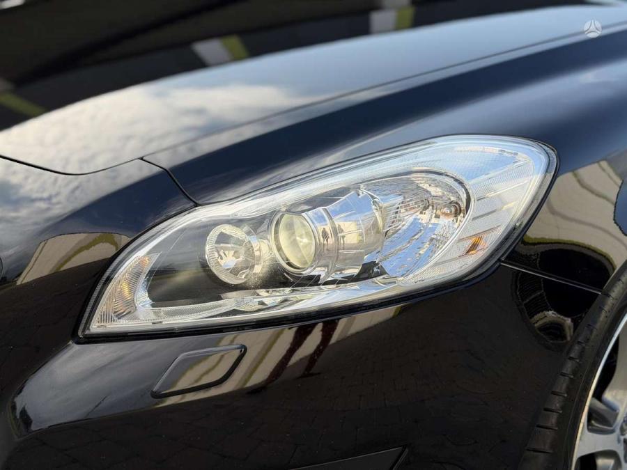 Melns Volvo C70 2011 Raseiniai, ar dzinēja tilpumu 1.98 L un nobraukumu 255 tūkst. km par 6550 €, foto 18 vietnē AUTOMOTO.COM.LV