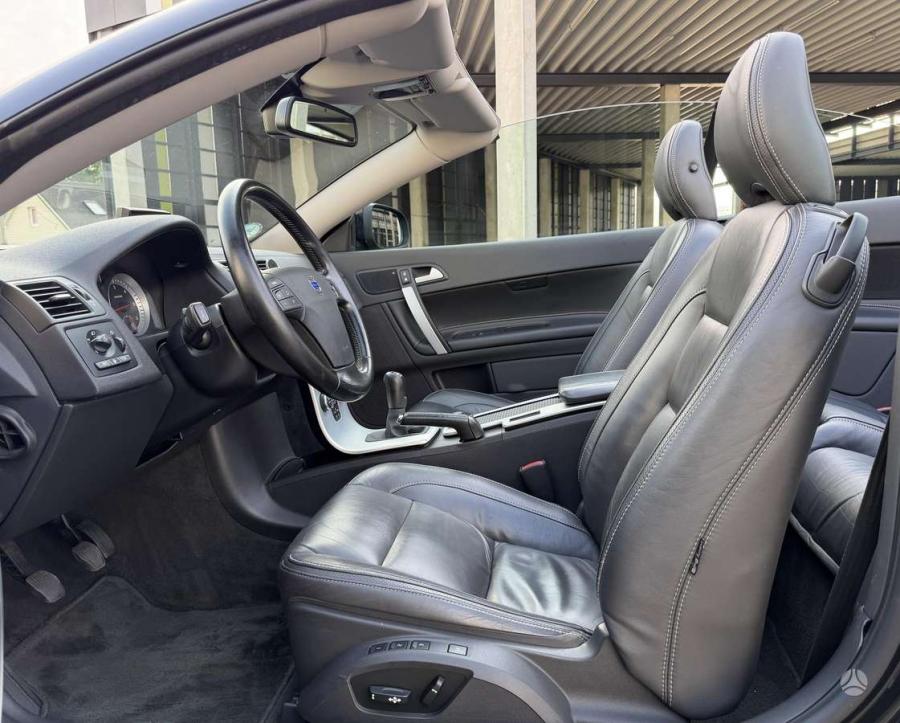 Melns Volvo C70 2011 Raseiniai, ar dzinēja tilpumu 1.98 L un nobraukumu 255 tūkst. km par 6550 €, foto 19 vietnē AUTOMOTO.COM.LV