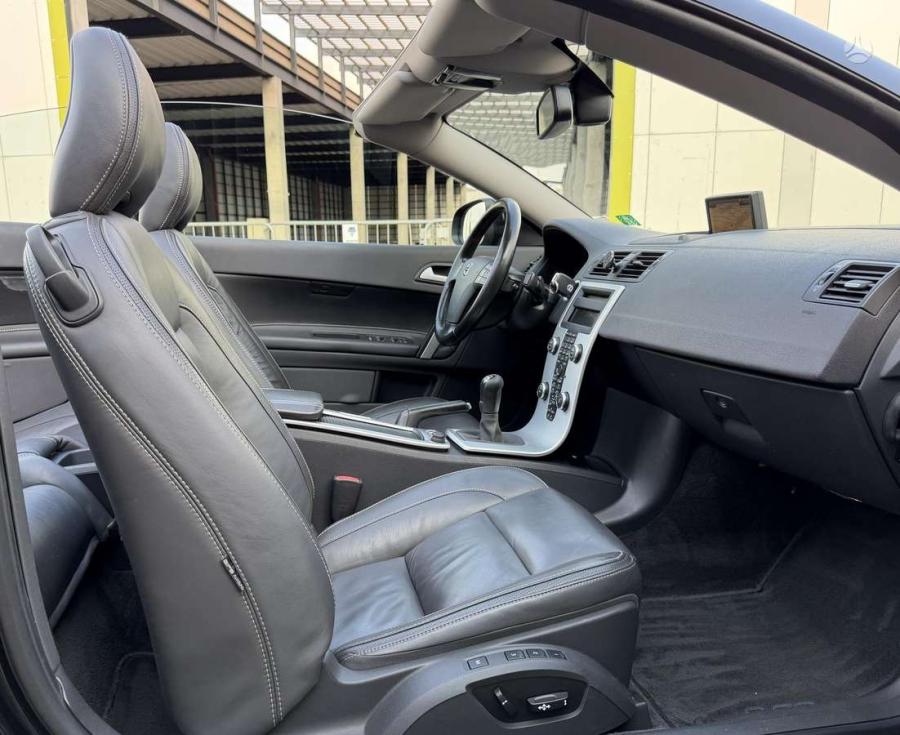 Melns Volvo C70 2011 Raseiniai, ar dzinēja tilpumu 1.98 L un nobraukumu 255 tūkst. km par 6550 €, foto 21 vietnē AUTOMOTO.COM.LV