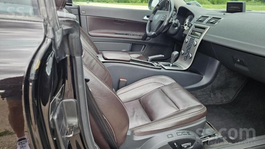 Melns Volvo C70 2011 Rīga, ar dzinēja tilpumu 2.00 L un nobraukumu 0 tūkst. km par 7500 €, foto 9 vietnē AUTOMOTO.COM.LV