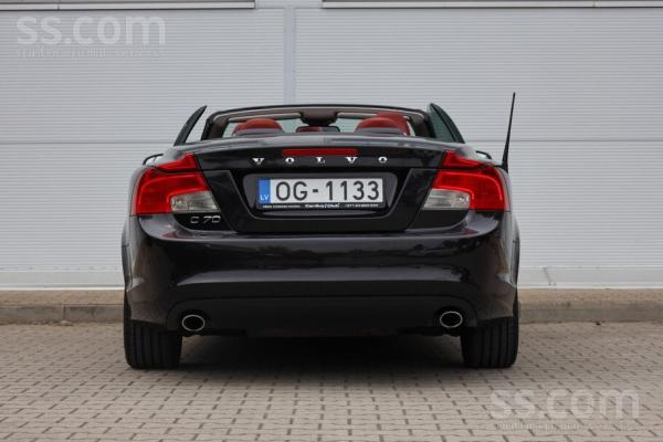 Melns Volvo C70 2012 Rīga, ar dzinēja tilpumu 2.00 L un nobraukumu 0 tūkst. km par 6995 €, foto 7 vietnē AUTOMOTO.COM.LV