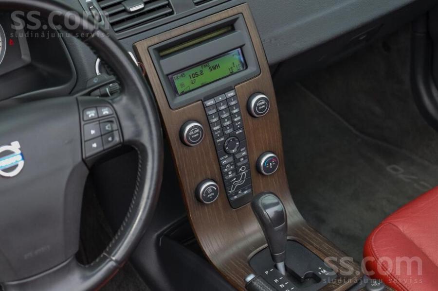 Black Volvo C70 2012 in Riga, with an engine capacity of 2.00 L and mileage of 0 thousand km for 6995 €, photo 13 on AUTOMOTO.COM.LV
