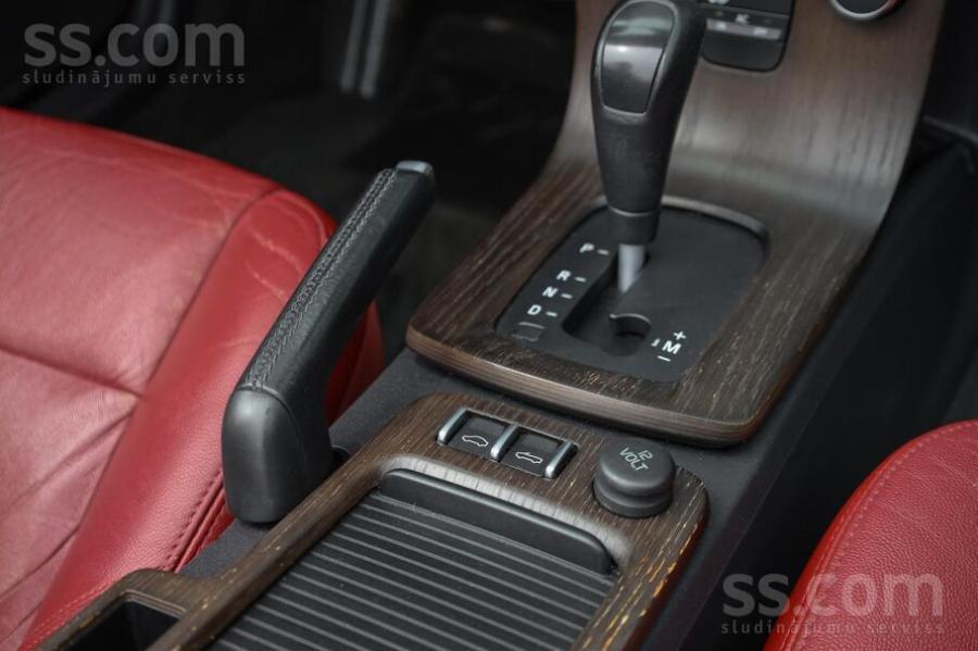 Black Volvo C70 2012 in Riga, with an engine capacity of 2.00 L and mileage of 0 thousand km for 6995 €, photo 17 on AUTOMOTO.COM.LV