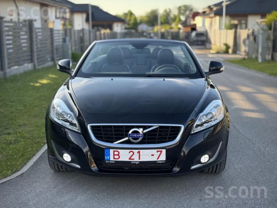 Melns Volvo C70 2012 Jelgava, ar dzinēja tilpumu 2.00 L un nobraukumu 282 tūkst. km par 8250 €, foto 7 vietnē AUTOMOTO.COM.LV