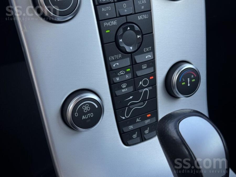 Melns Volvo C70 2012 Jelgava, ar dzinēja tilpumu 2.00 L un nobraukumu 282 tūkst. km par 8250 €, foto 22 vietnē AUTOMOTO.COM.LV
