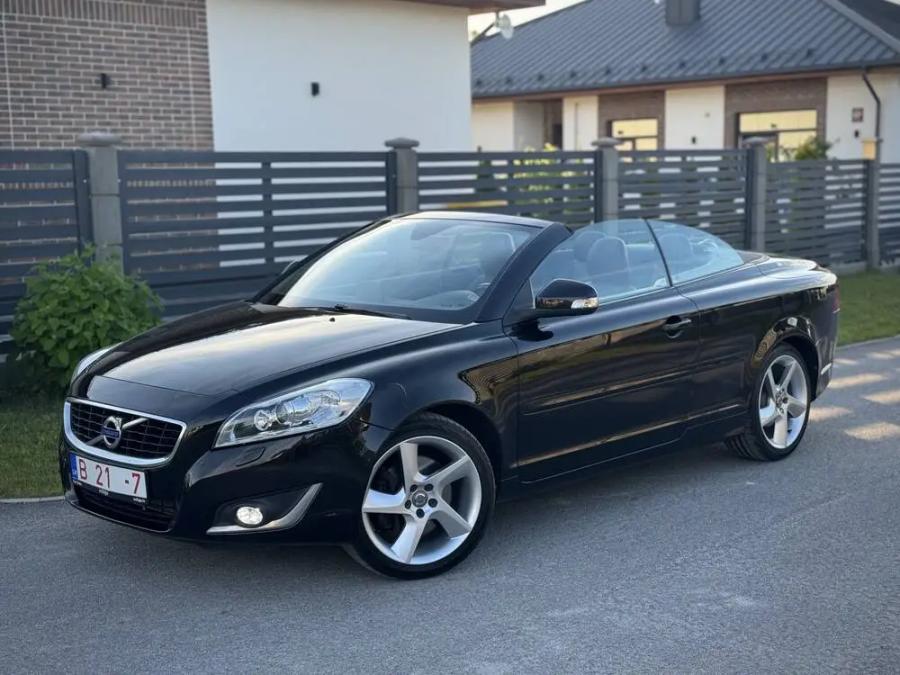 Black Volvo C70 2012 in Jelgava, with an engine capacity of 2.00 L and mileage of 282 thousand km for 8250 €, photo 3 on AUTOMOTO.COM.LV