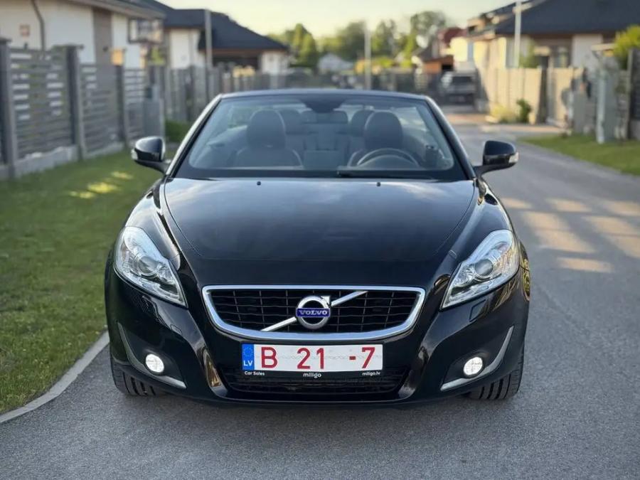 Black Volvo C70 2012 in Jelgava, with an engine capacity of 2.00 L and mileage of 282 thousand km for 8250 €, photo 7 on AUTOMOTO.COM.LV
