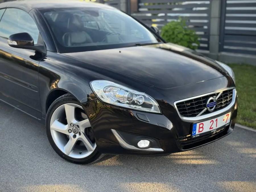 Black Volvo C70 2012 in Jelgava, with an engine capacity of 2.00 L and mileage of 282 thousand km for 8250 €, photo 9 on AUTOMOTO.COM.LV