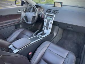 Black Volvo C70 2012 in Jelgava, with an engine capacity of 2.00 L and mileage of 282 thousand km for 8250 €, photo 17 on AUTOMOTO.COM.LV