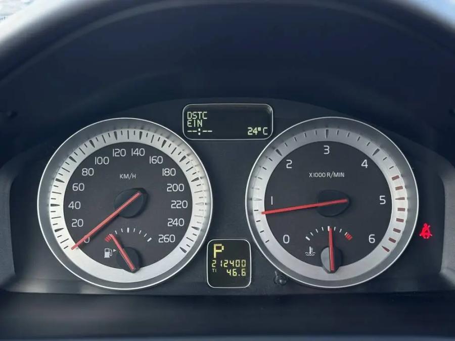 Black Volvo C70 2012 in Jelgava, with an engine capacity of 2.00 L and mileage of 282 thousand km for 8250 €, photo 21 on AUTOMOTO.COM.LV