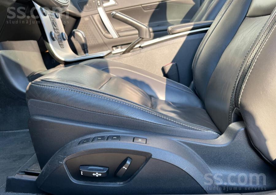 Melns Volvo C70 2014 Rīga, ar dzinēja tilpumu 2.00 L un nobraukumu 171 tūkst. km par 9900 €, foto 14 vietnē AUTOMOTO.COM.LV