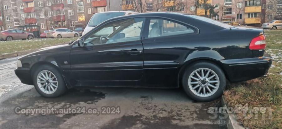 Melns Volvo C70 2000 Rīga, ar dzinēja tilpumu 2.40 L un nobraukumu 309 tūkst. km par 3000 €, foto 1 vietnē AUTOMOTO.COM.LV
