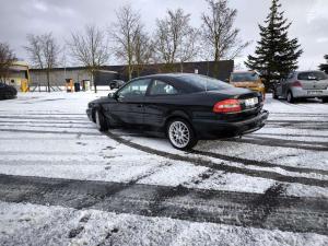 Melns Volvo C70 2000 Panevēža, ar dzinēja tilpumu 2.44 L un nobraukumu 270 tūkst. km par 2800 €, foto 2 vietnē AUTOMOTO.COM.LV