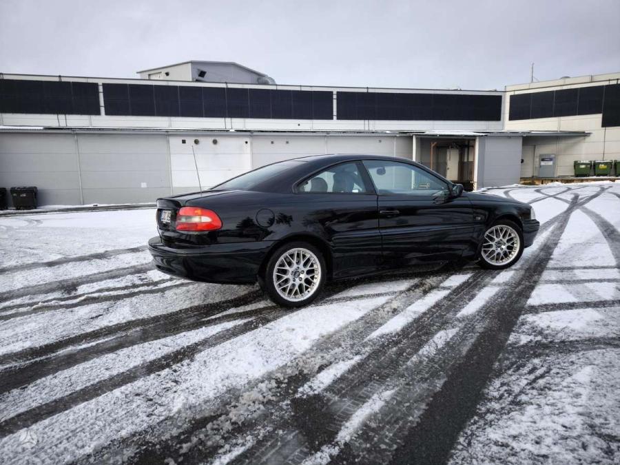 Melns Volvo C70 2000 Panevēža, ar dzinēja tilpumu 2.44 L un nobraukumu 270 tūkst. km par 2800 €, foto 7 vietnē AUTOMOTO.COM.LV