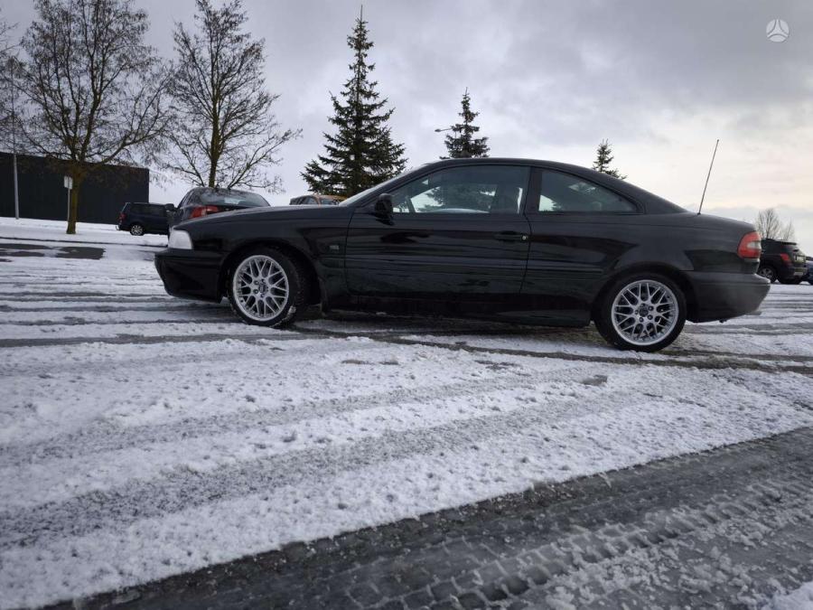 Melns Volvo C70 2000 Panevēža, ar dzinēja tilpumu 2.44 L un nobraukumu 270 tūkst. km par 2800 €, foto 11 vietnē AUTOMOTO.COM.LV
