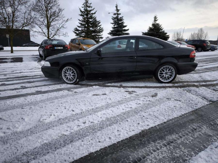 Melns Volvo C70 2000 Panevēža, ar dzinēja tilpumu 2.44 L un nobraukumu 270 tūkst. km par 2800 €, foto 12 vietnē AUTOMOTO.COM.LV