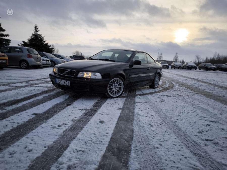 Melns Volvo C70 2000 Panevēža, ar dzinēja tilpumu 2.44 L un nobraukumu 270 tūkst. km par 2800 €, foto 13 vietnē AUTOMOTO.COM.LV