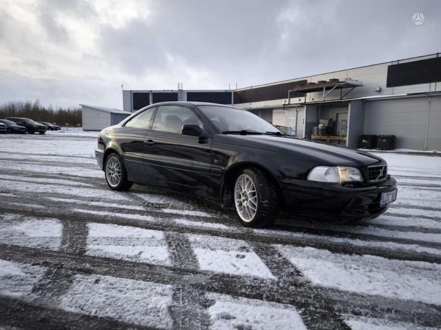 Melns Volvo C70 2000 Panevēža, ar dzinēja tilpumu 2.44 L un nobraukumu 270 tūkst. km par 2800 €, foto 16 vietnē AUTOMOTO.COM.LV