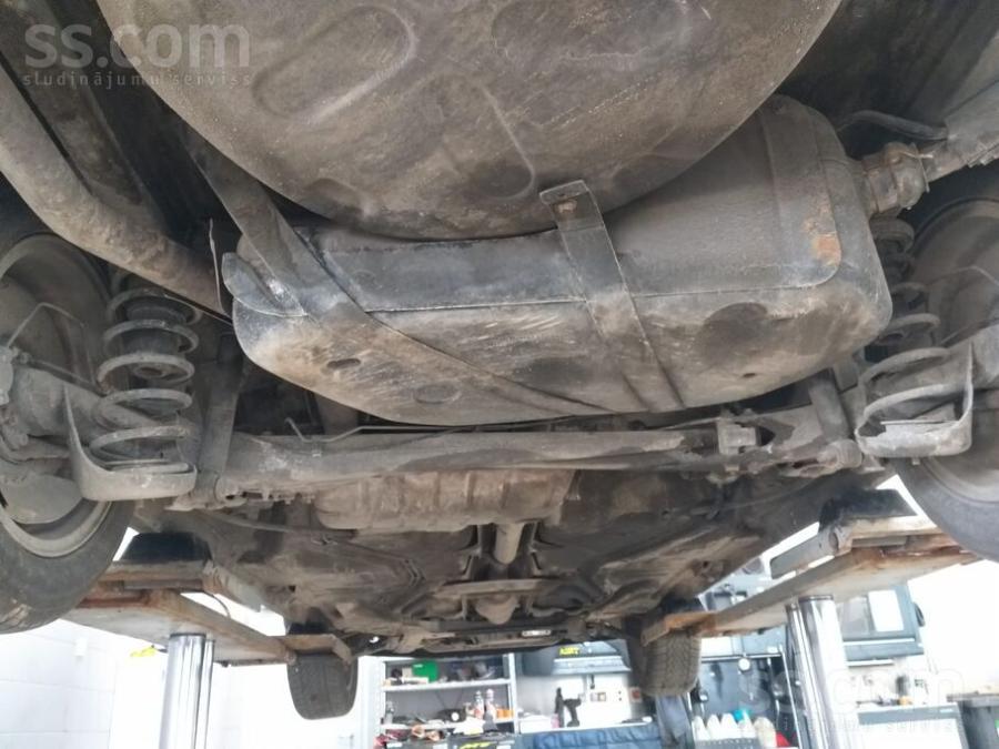 Melns Volvo C70 2000 Rīga, ar dzinēja tilpumu 2.40 L un nobraukumu 314 tūkst. km par 2500 €, foto 5 vietnē AUTOMOTO.COM.LV