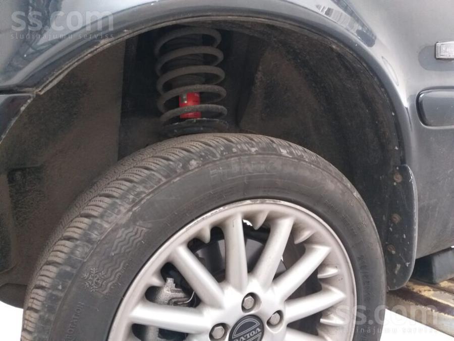 Melns Volvo C70 2000 Rīga, ar dzinēja tilpumu 2.40 L un nobraukumu 314 tūkst. km par 2500 €, foto 12 vietnē AUTOMOTO.COM.LV