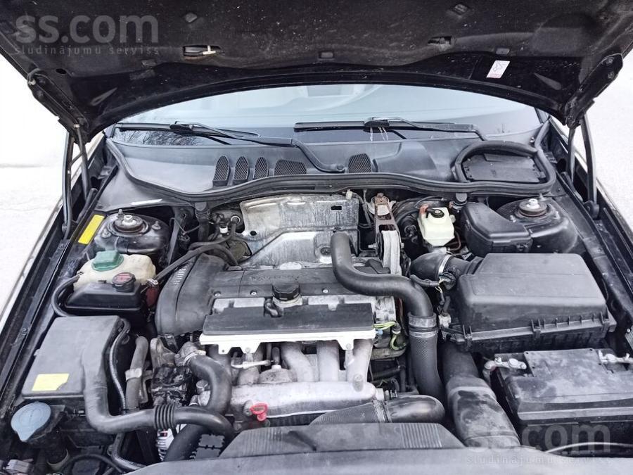 Melns Volvo C70 2000 Rīga, ar dzinēja tilpumu 2.40 L un nobraukumu 314 tūkst. km par 2500 €, foto 15 vietnē AUTOMOTO.COM.LV
