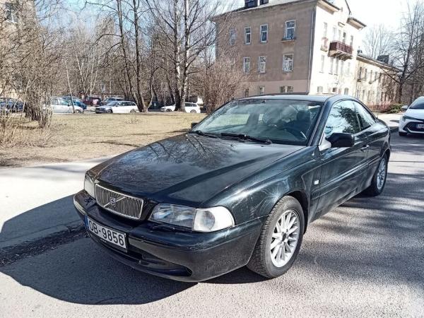 Melns Volvo C70 2000 Rīga, ar dzinēja tilpumu 2.40 L un nobraukumu 316 tūkst. km par 2500 €, foto 2 vietnē AUTOMOTO.COM.LV