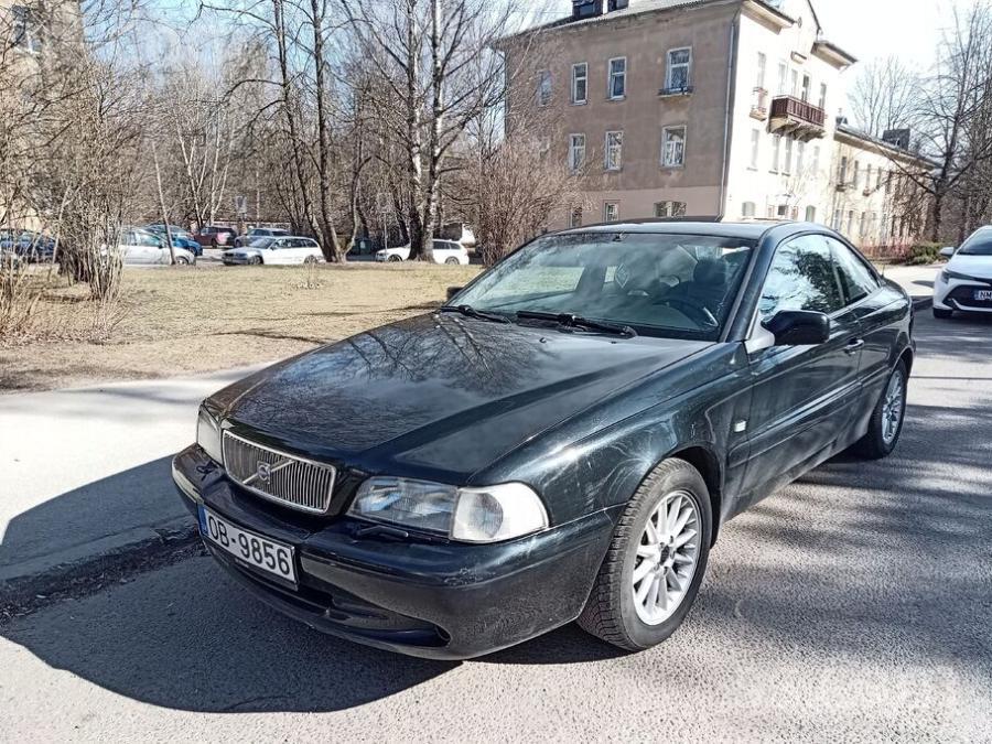 Melns Volvo C70 2000 Rīga, ar dzinēja tilpumu 2.40 L un nobraukumu 316 tūkst. km par 2500 €, foto 3 vietnē AUTOMOTO.COM.LV