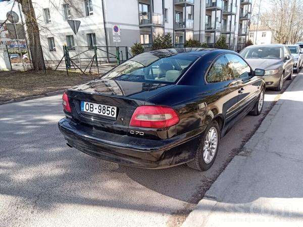 Melns Volvo C70 2000 Rīga, ar dzinēja tilpumu 2.40 L un nobraukumu 316 tūkst. km par 2500 €, foto 3 vietnē AUTOMOTO.COM.LV