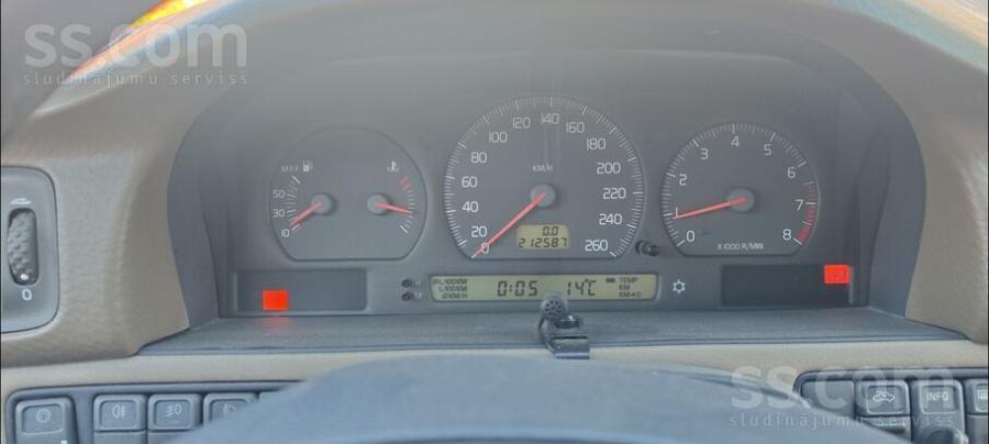 Melns Volvo C70 2001 Rīga, ar dzinēja tilpumu 2.50 L un nobraukumu 213 tūkst. km par 1300 €, foto 9 vietnē AUTOMOTO.COM.LV