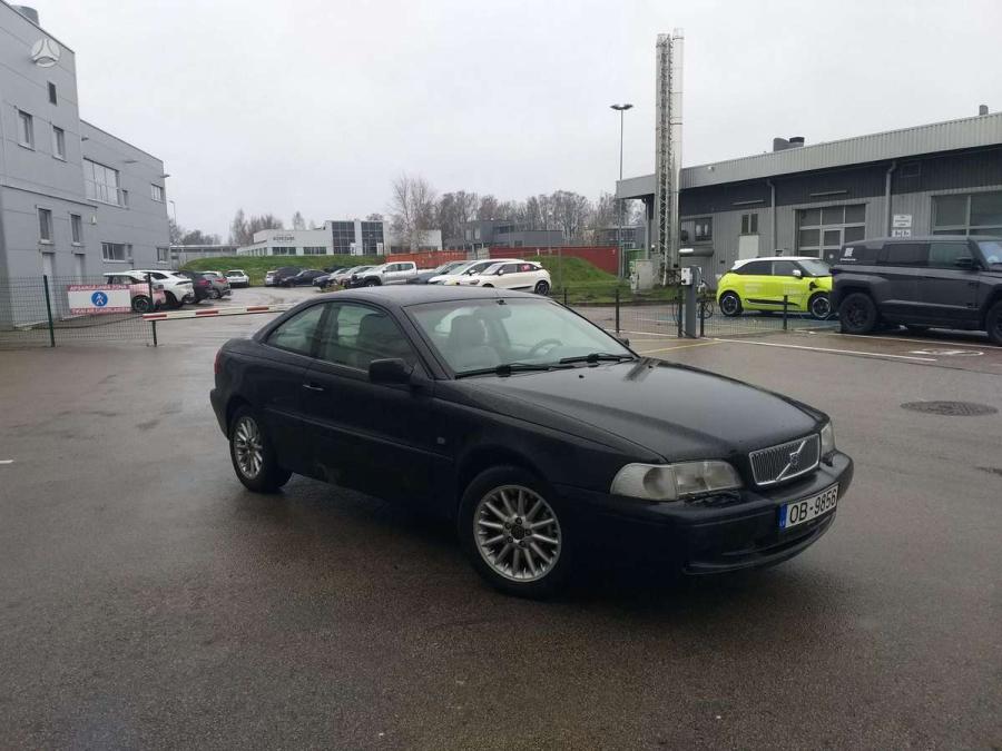 Melns Volvo C70 2010 Rīga, ar dzinēja tilpumu 2.44 L un nobraukumu 316 tūkst. km par 2500 €, foto 3 vietnē AUTOMOTO.COM.LV