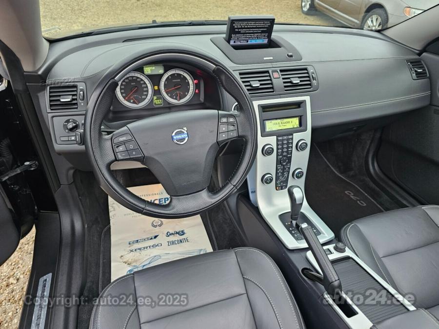 Melns Volvo C70 2013 Tartu, ar dzinēja tilpumu 2.50 L un nobraukumu 199 tūkst. km par 8990 €, foto 12 vietnē AUTOMOTO.COM.LV