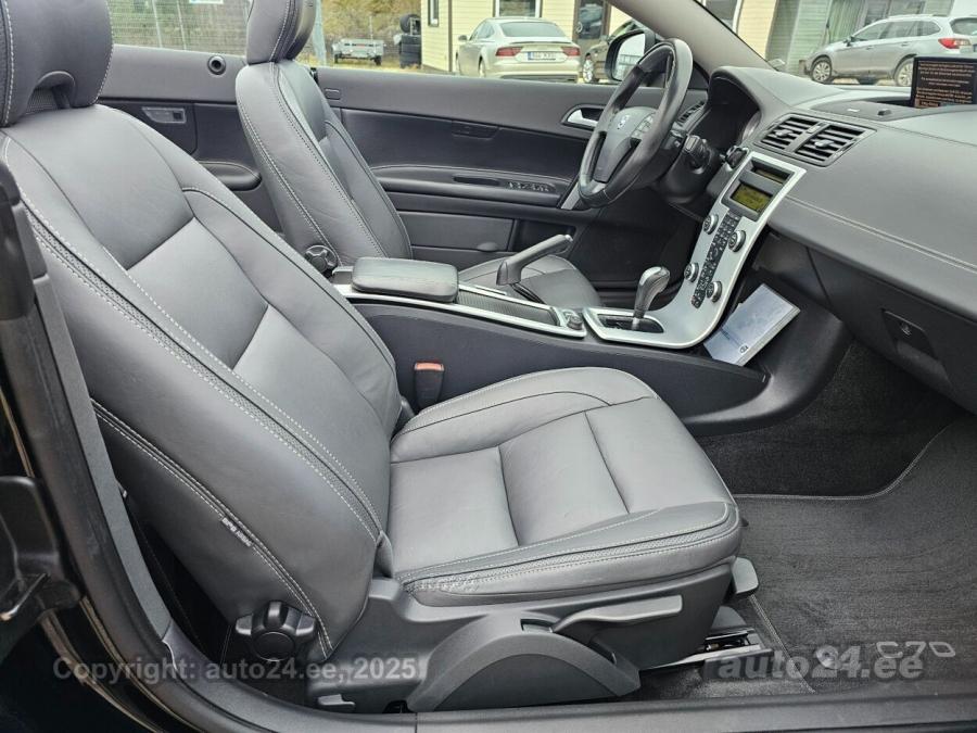 Melns Volvo C70 2013 Tartu, ar dzinēja tilpumu 2.50 L un nobraukumu 199 tūkst. km par 8990 €, foto 13 vietnē AUTOMOTO.COM.LV