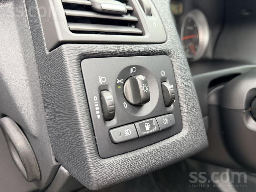Blue Volvo C70 2012 in Riga, with an engine capacity of 2.00 L and mileage of 270 thousand km for 7495 €, photo 14 on AUTOMOTO.COM.LV