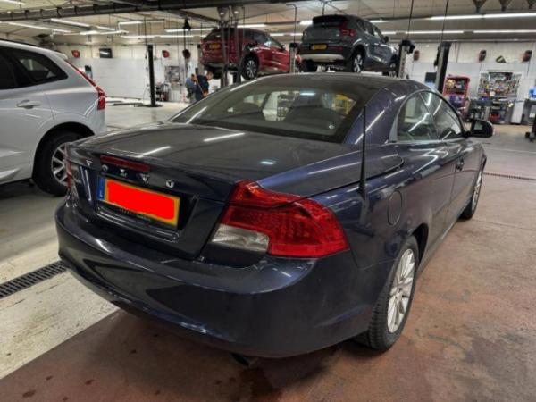 Zils Volvo C70 2012 Rīga, ar dzinēja tilpumu 2.00 L un nobraukumu 265 tūkst. km par 7495 €, foto 4 vietnē AUTOMOTO.COM.LV