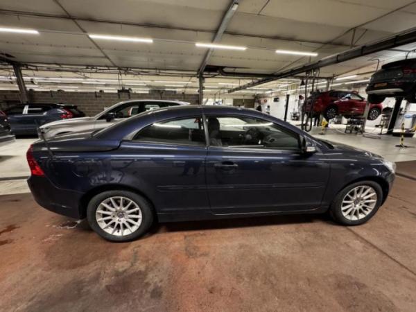 Zils Volvo C70 2012 Rīga, ar dzinēja tilpumu 2.00 L un nobraukumu 265 tūkst. km par 7495 €, foto 8 vietnē AUTOMOTO.COM.LV